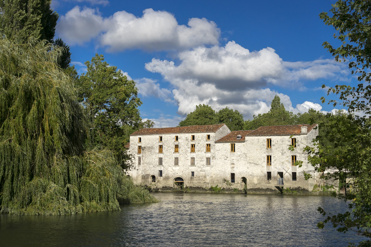 Sites remarquables - Chaniers, au bord du fleuve en Charente-Maritime (17)