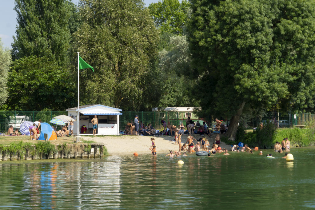 Baignade surveillée dans la Charente - Chaniers, au bord du fleuve en ...